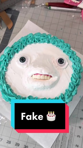 Making a fake cake with light weight spackling #nickpainting #fakecake #cakedecorating #fakefood