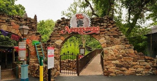 Six Flags Over Texas - El Aserradero | Ride | Six Flags Over Texas