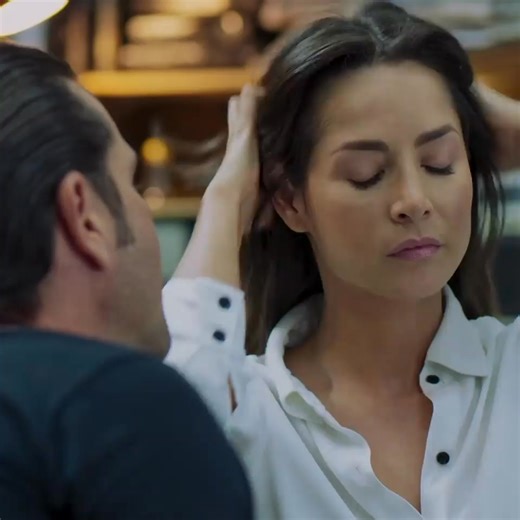 ¿El Mundo quiere ver a Cata y El Titi juntos otra vez? 😍🔥 Mira "El Final Del Paraíso" GRATIS en la App de Telemundo 👉 https://trib.al/vrAo5ve | Telemundo