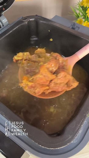 Cook Jollof Rice with Natural Spices Measurement: 3 Cups of Rice 7 big Tomatoes 6 Big Tatase 12 Rodo (it's not the Peppery one) 3 Onions 2kg Meat Salt to taste 1 tablespoon Holy Spirit Spice Almost 1 tablespoon Thyme Almost 1 tablespoon Curry 2 tablespoons Green Paste 2 tablespoons Ginger-Garlic-Onion Paste Almost 1 cup Diced Onions 2 bay leaves (optional) You may need to adjust your tomatoes and peppers quantity based on the size and type you get. It's better to have plenty Pepper Paste and not