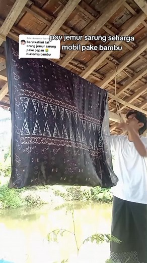 Cara Menjemur Sarung BHS dengan Bambu