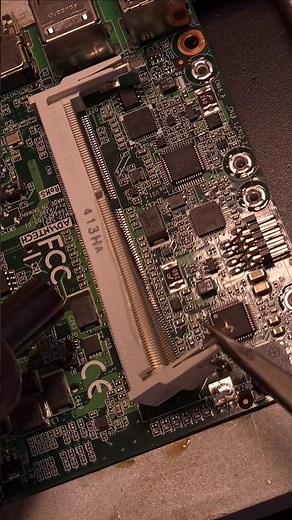 How to remove a RAM slot