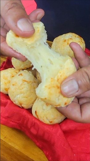 Easy Brazilian Cheese Bread (Pão de queijo)