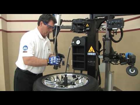Hofmann® monty Universal 2 Lever-Less Tire Changer