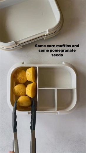 These mini maple cornbread muffins are sweetened with a little maple syrup with an added burst of sweetness from corn kernels. They are perfect to serve for lunch or a midday snack! Try out the recipe here ---> https://feedingtinybellies.com/maple-cornbread-muffins/ | Feeding Tiny Bellies