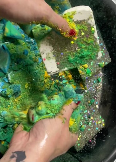 Crunchy #asmr #gymchalkasmr #gymchalkcrush #oddlysatisfying #fypシ #asmrsounds #asmrvideo #asmrtiktoks #crunchyasmr #freshgymchalk