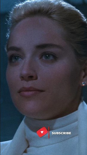Sharon ❤️ viene interrogata alla centrale! Dal film Basic Instinct (1992)