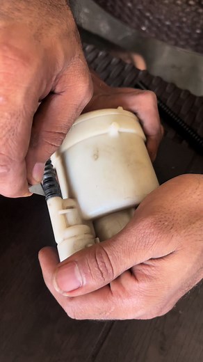 DIY Guide: How to Change Fuel Filter on Toyota Corolla