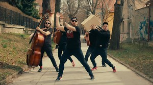 Kapela Heľenine Oči oslavuje úspech piesne Langoš súťažou o súkromný koncert - Moja Muzika