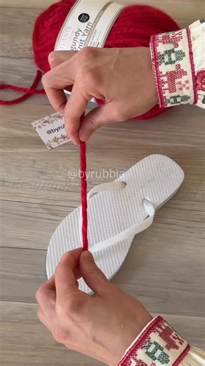 226K views · 27K reactions | Turned my flip-flops into warm indoor slippers #fyp #tutorial #giftideas #gift #diy #ideas #instareels #byrubbia #flipflop #slippers #winter #makeover #indoorslippers #home #fashion #style #winterwear | Rubbia | Facebook
