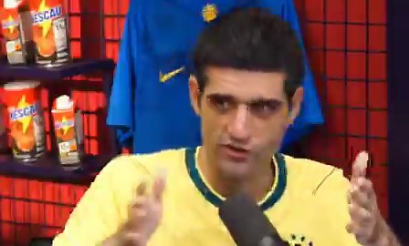 Se pegar a Seleção de 94, por exemplo, que assim como essa de hoje estava 24 anos sem ganhar uma Copa do Mundo, ele saberia que entre os titulares tínhamos:Taffarel (Reggiana)Jorginho (Bayern Munique)Aldair (Roma)Márcio Santos (Bordeaux)Branco (Fluminense)Dunga (Stuttgart)Mauro Silva (La Coruña)Mazinho (Palmeiras)Zinho (Palmeiras)Romário (Barcelona)Bebeto (La Coruña)Não importa onde eles jogam, a diferença está na qualidade e na personalidade deles com a amarelinha. Vinícius Junior é do Real Mad