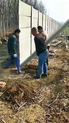 Collaborative construction process of cement fence columns