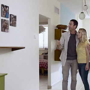 2.1M views · 2.7K reactions | Wir drucken und liefern Deine Bilder zu Dir nach Hause! Einfach auspacken und ankleben. Fertig. Keine Nägel, keine Löcher in den Wänden. Ihr werdet’s lieben! | Mixtiles | Facebook