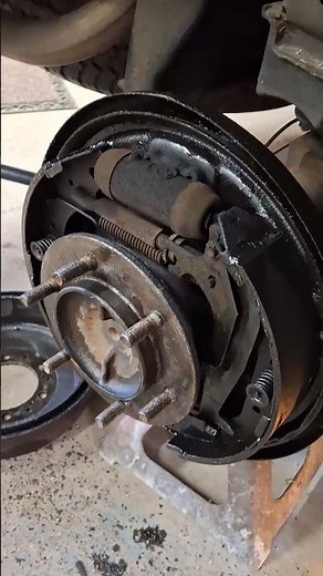 2000 Toyota 4Runner 3rd GEN, figured out the noise! Rear seal leaked and took out bearing.