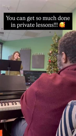 In this clip, my student is working on “Pillow Talk” and learning how to really lean into her support. Listen closely to the difference: once the support engages, the voice aligns naturally, gaining that shimmer and freedom we’re always aiming for. What’s happening here isn’t magic—it’s just solid, old-school technique. Clear vowels, steady breath, and appoggio. No gimmicks, no shortcuts—just the fundamentals done right. #VoiceTeacher #VocalCoach #VoiceLessons #PillowTalk #Zayn #SingersOfInstagr