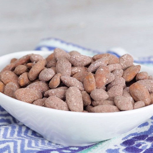 Mexican Hot Chocolate Spiced Almonds Recipe in the comments! | Nourish by Tastemade