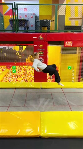 А вы умеете так? Приходи в Flash park напрыгаться от души #минск #flashpark #челленджы #батуты