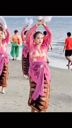 “รำริมทะเล สวยละมุนเหมือนคลื่นยามเย็น” #รำริมทะเล #สร้างรายได้จากคลิปเรียว | Piyamat Jitlang