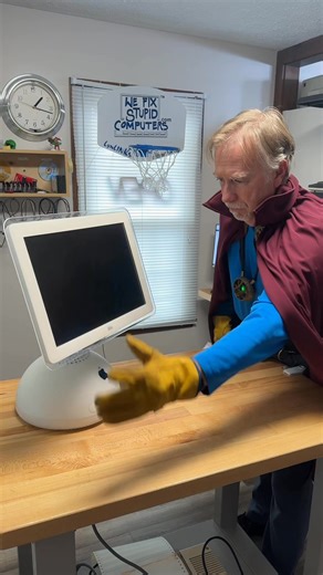 When you mess with time, it tends to mess back… Welcome to the Multiverse of Macness… Doctor Colt takes you through the many generations of iMacs… all the way back to the Macintosh SE using his time stone. He must be careful though because going back in time to these beautiful machines may have repercussions👀🎃 This was a fun one, I wish you all a Happy Halloween😂 Featured in this video are the Apple iMac 2013, the iMac G5, iMac G4, the beloved iMac G3 and the very ancient relic: the Macintosh