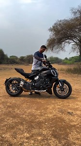 As mental as it sounds, the Ducati Diavel V4 goes equally fast with the kind of acceleration that feels like Time Machine. Ducati #ducatidiavelv4 #diavelv4 #enginesound #exhaustsound #edreels | BikeWale