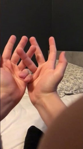 Toutorial on how to make a snake with your fingers. Can you do it?