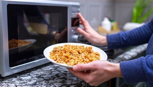 Forno a microonde: 12 funzioni segrete che vorrai conoscere