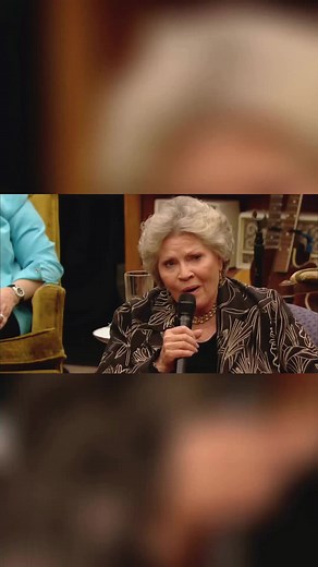 🎶 The unforgettable voice of Patti Page sings "Tennessee Waltz"! 🎶 Step back in time with this timeless classic as Patti Page delivers a heartwarming performance of one of the most beloved songs in country music history. ✨ A melody that never fades, a voice that still enchants. ✨ | Country's Family Reunion