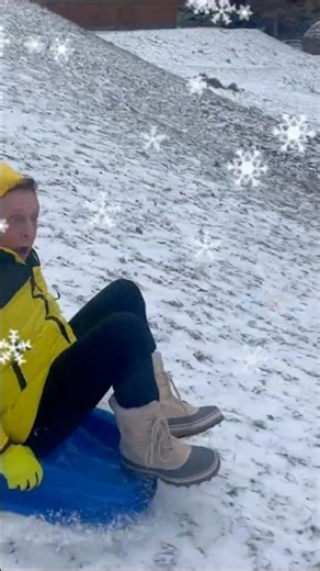 Jiffi Goes Sledding in the Snow 🛷❄️ | A Fun Winter Adventure