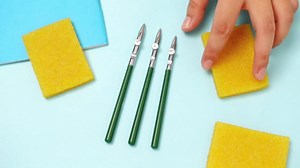 Zonon 6 Pieces Art Ruling Pens 3 Sizes Masking Fluid Pens and 70 x 50 x 8 mm Glue Residue Eraser, Ruling Ink Set for Watercolor Drawing Mounting Art Artists Supplies, No Ink (Green)