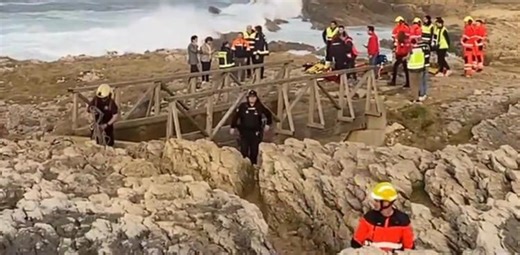 Ascienden a cinco los muertos tras derrumbarse una pasarela en la playa de El Bocal en Santander