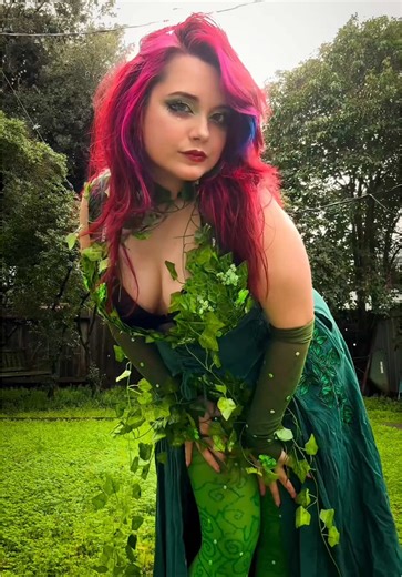 Photosynthesizing before SacAnime!! #poisonivy #cosplay #poison #dccomics #makeup