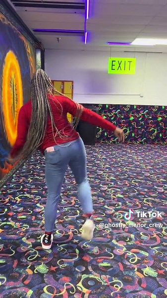 Fighting for the weekend 😂 Come check us out! Friday-Saturday 12pm to 9pm 🎉