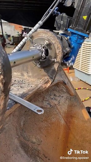 Line boring machine on service #lineboring #excavators #workshop #machnist #mechanic #portablelineboring #machine #heavymachineryspare #excavatorlife #onsitemachining #weldrepair #machineshop #welding #welder #automaticlineboring