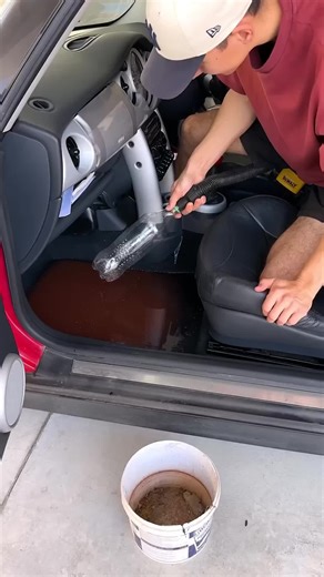 @wheeliq on Instagram: "Turn Your Vacuum into a Wet Cleaner Using a Bottle!"