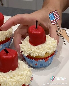 Let me show you how to make these cute Firecracker Cupcakes! #baking #bakingtherapy #cupcakes #happyfourthofjuly #happy4thofjuly #firecracker #chloecrabtree #celebrateanddecorate | Celebrate & Decorate
