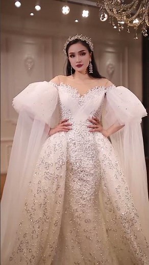 Beautiful mermaid wedding dress with detachableskirt