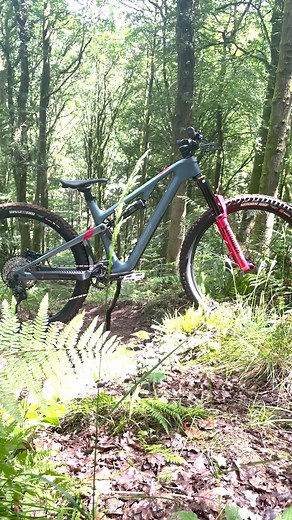 Take a closer look at the MBUK trail bike of the year, the Merida Bicycles UK One-Forty 🙌 | Tredz