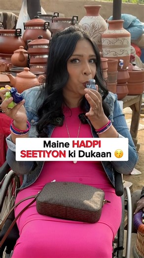 Aaj maine inn elderly uncli ki seetiyon ki dukaan hadap li .. aur FREE me seetiyaan bacho ko bech di😅 Bahut mazaa aaya… end tak dekhna aur batana aise aur videos banau? 🥰 Aur kya aapne kabhi aisi bird whistle dekhi hai? Pani daal kar aur bhi achi awaaz aati hai ♥️.Join Me to Spread Happiness 👉🏼 @theofficialgeet 🥰 ..#theofficialgeet #lovegeet #streetvendor #humanity #randomactsofkindness #surprise #trending #whistle #elderly | Geet