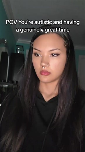 Like, leave me alone its just comfy to rest my face and let my eyes zone out on a random object okay 😭😭 . . #autism #neurodivergent #actuallyautistic #fypagee