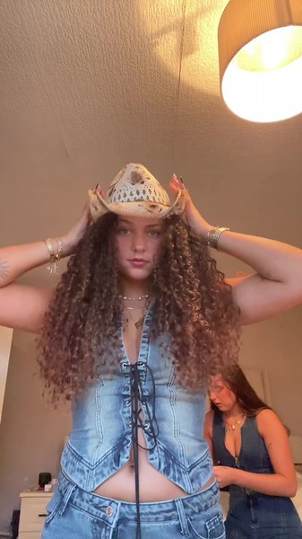 Han (@curlygurlly)’s videos with original sound - raelynn