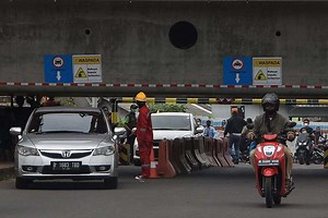 Pemasangan Box Girder Proyek Kereta Cepat Jakarta-Bandung Membuat Jembatan Antelope di Bekasi Jadi Pendek