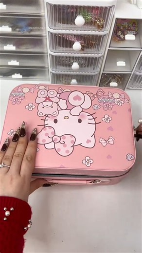 Fashion | Style | Trends on Instagram: "Asmr gift packing #asmr #giftbox #luckyscoop #order"