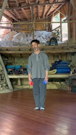 If you want to go deep into poi dance, come to a poi retreat! DM me for details of upcoming events. Or check out my step-by-step courses! Links in my profile #flowarts, #poiislife, #poidancing, #spinpoi, #poitutorial #movementculture | playpoi.com