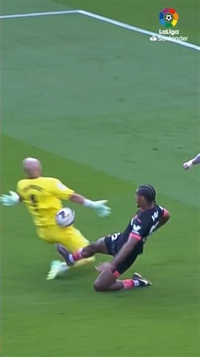 Dmitrovic & Badé teaming up to save Sevilla FC! 💪⛔ #laligasantander #shorts #sevillafc