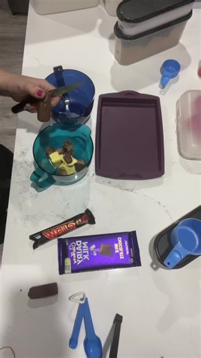 Jump on over to my Facebook VIP group in bio above for more demonstrations #tupperwarewithtoni #fypシ #tupperware #marsbarslice #foryoupage #cooking