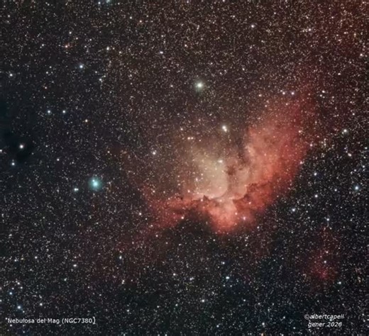 Mario Juan on Instagram: "Nebulosa del Mago -NGC 7380 Nebulosa del Mago (Wizard Nebula o NGC 7380 es una nebulosa de emisión asociada a un cúmulo abierto a la constelación de Cefeo (Cepheus). Fue descubierta en el año 1787 por Caroline Herschel. Su distancia a la Tierra es de unos 84. NGC 7380, es una nebulosa de emisión y nubes moleculares oscuras. Esta nebulosa contiene un joven cúmulo estelar de unos 4 millones de años, con una extensión de unos 20 años luz en la constelación Cefeo. Es una re