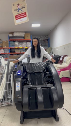 💺𝐊𝐨𝐥𝐥𝐭𝐮𝐤 𝐩ë𝐫 𝐦𝐚𝐬𝐚𝐳𝐡 𝐦𝐞 𝐦𝐨𝐧𝐞𝐝𝐡𝐚💰 ➡️ Lehtësisht e përdorshme, e pajisur me modalitete të ndryshme masazhimi. ➡️ Operon me anë të monedhës, me një monedhë mundëson 10 minuta përdorim (Mundësi programimi për kohën e punës me një monedhë). ➡️ Kolltuku është i pajisur me bokse të inkorporuara, ju mund të dëgjoni muzikë me USB. ➡️ Kënd i rregullueshëm për komfort të shtuar, para se ta ngrini apo ulni sigurohuni që ska pengesa (para dhe pas). ➡️ Masazhim i krahëve, shpinës, këm