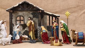 Fovths 16 Pieces Lighted Nativity Sets for Christmas Indoor Deluxe Edition Lighted Stable Resin Nativity Set Religious Nativity Manger Tabletop Resin Figures Holiday Tabletop Decor Set -7 inches Scale