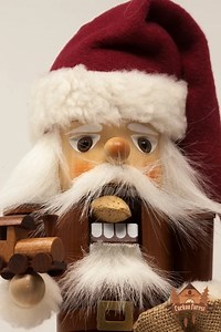 Real Nutcracker that CRACKS NUTs 😁【▶️Video】– Cuckoo Forest