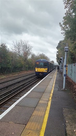 Class 376 arriving into Erith